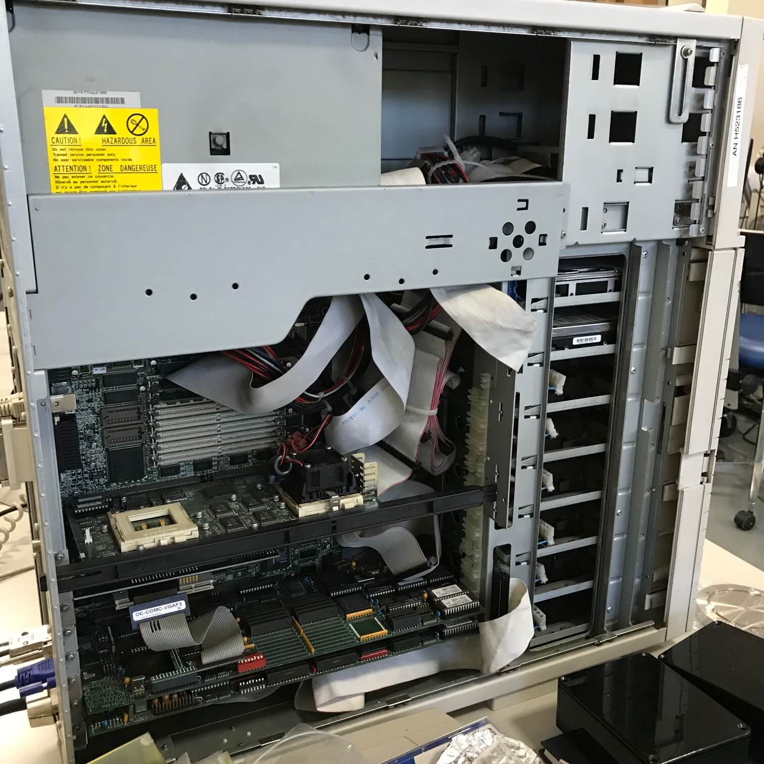 Philips XL30 SFEG SEM Scanning Electron Microscope - York Probe Sources